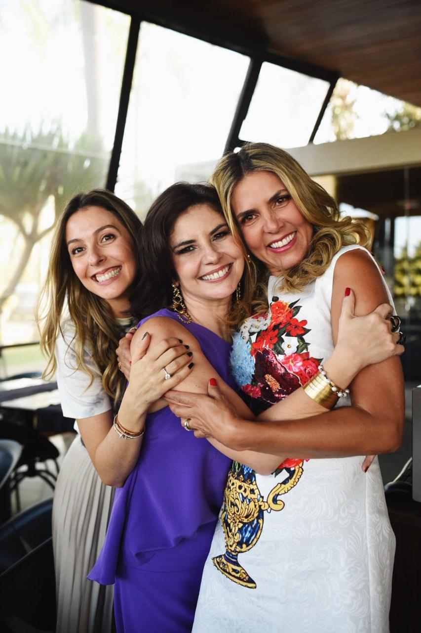 Ana Cristina Dimas ganha almoço surpresa de aniversário | Jornal de ...