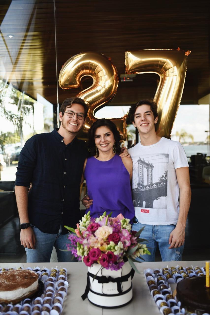 Ana Cristina Dimas ganha almoço surpresa de aniversário | Jornal de ...