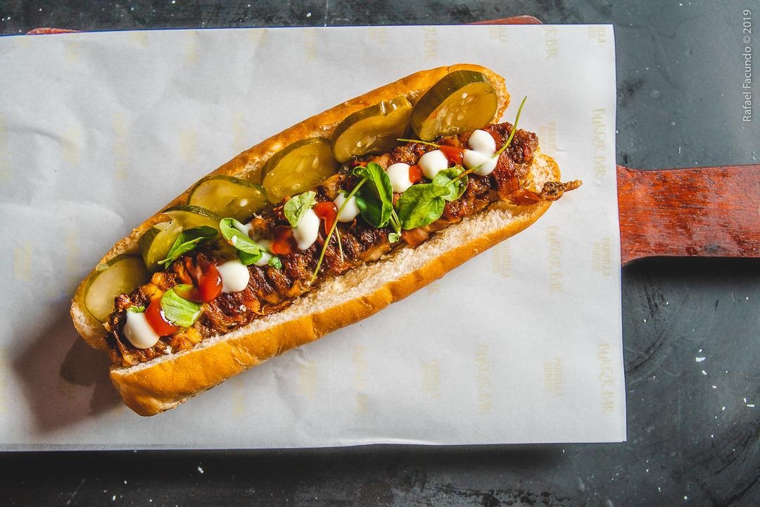 Parrilla lança o Scooby, burger com cara de hot dog | Jornal de Brasília