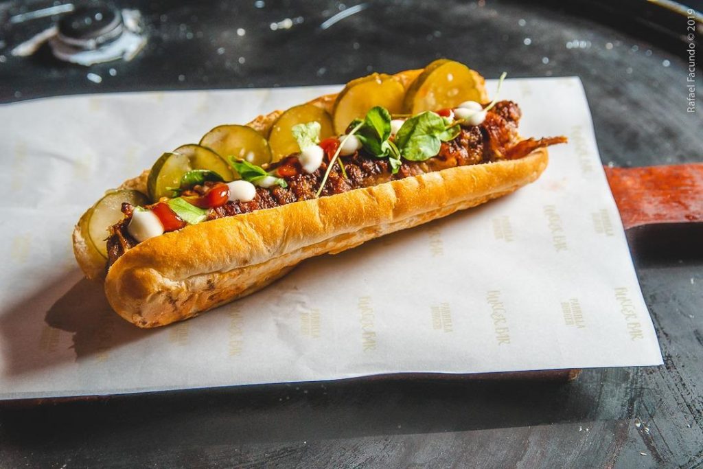 Parrilla lança o Scooby, burger com cara de hot dog | Jornal de Brasília