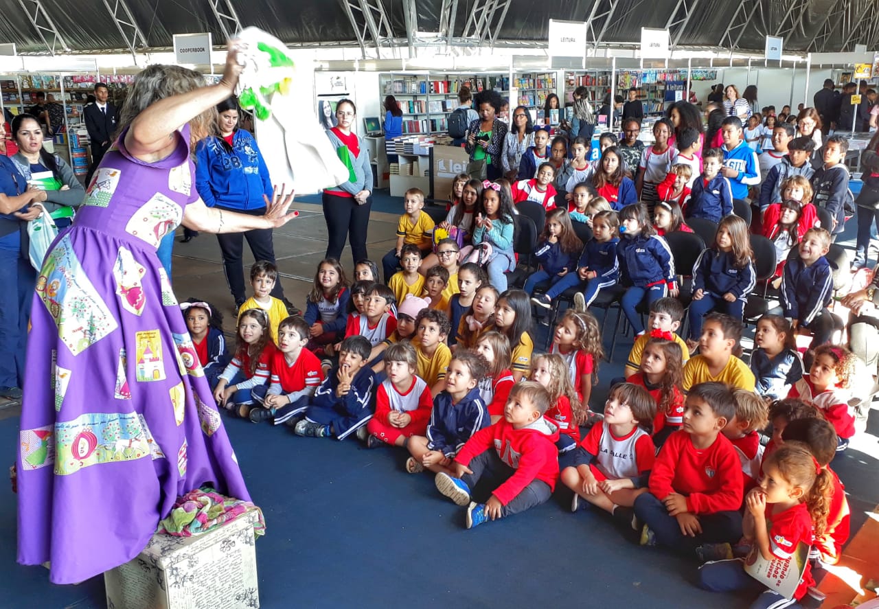 1ª edição da FeLiB Itinerante leva o mundo mágico da literatura a ...