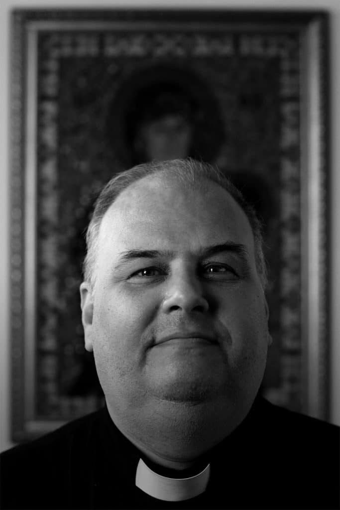 Padre exorcista é um dos poucos que fala abertamente sobre sua função ...