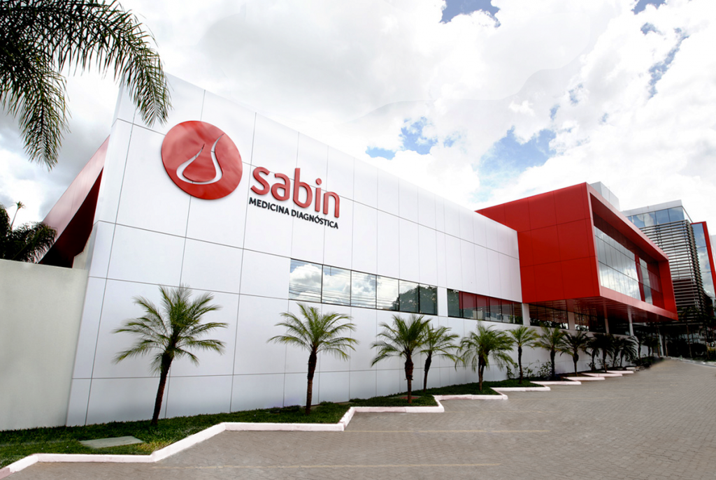 Laboratório lança drive-thru para teste de coronavírus | Jornal de Brasília