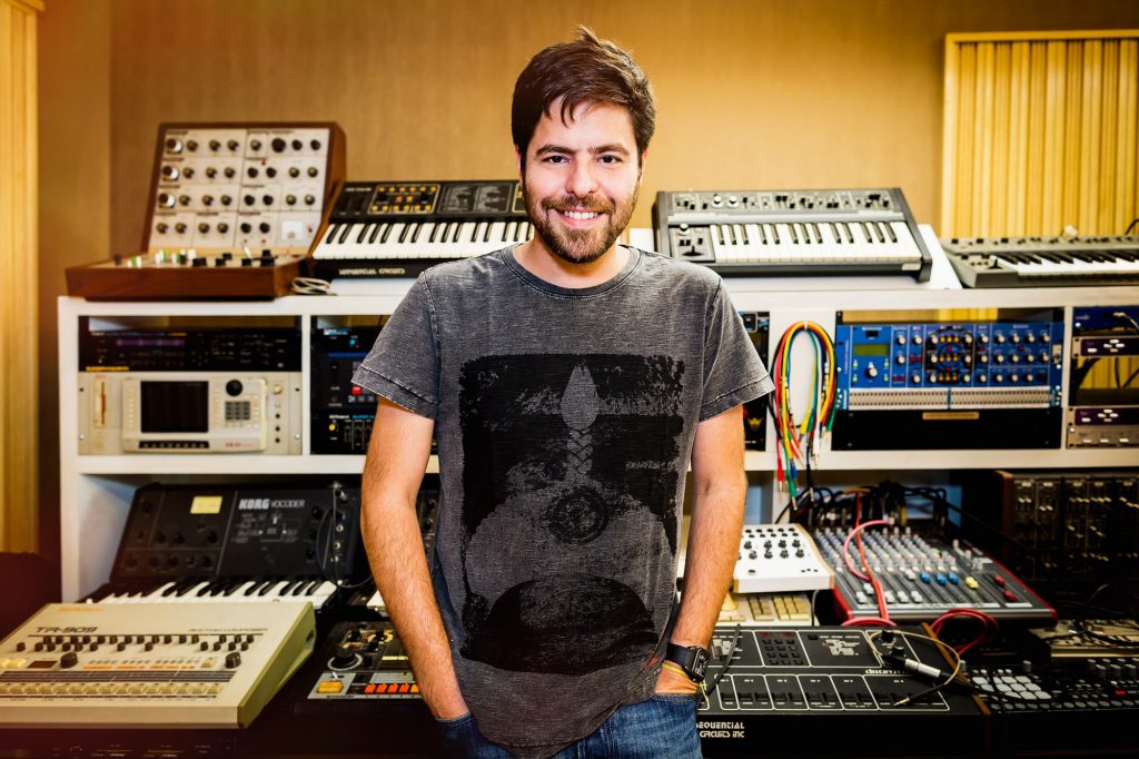 Gui Boratto é o 1º artista no Brasil a gravar LIVE com tecnologia Dolby ...