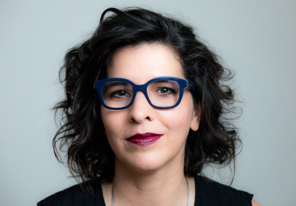 Roteirista premiada Keka Reis estreia na literatura juvenil - Jornal de ...