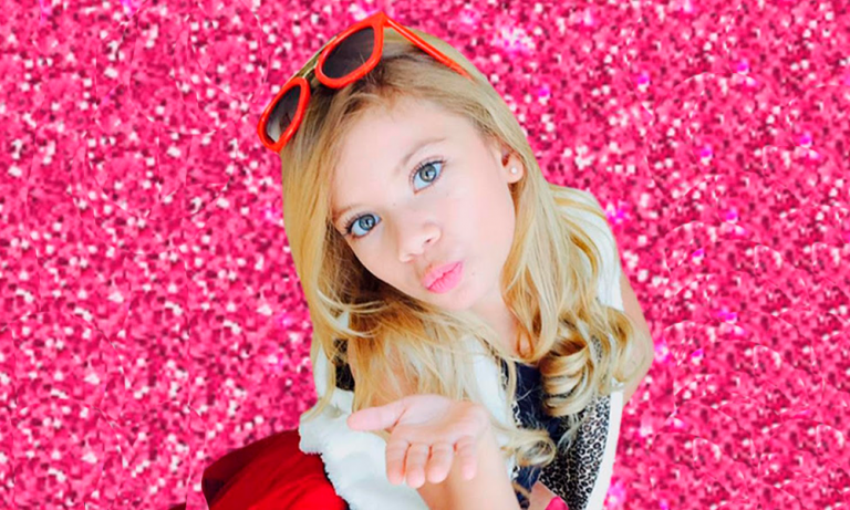 Tarde de autógrafos com Amanda Nathanry | Jornal de Brasília