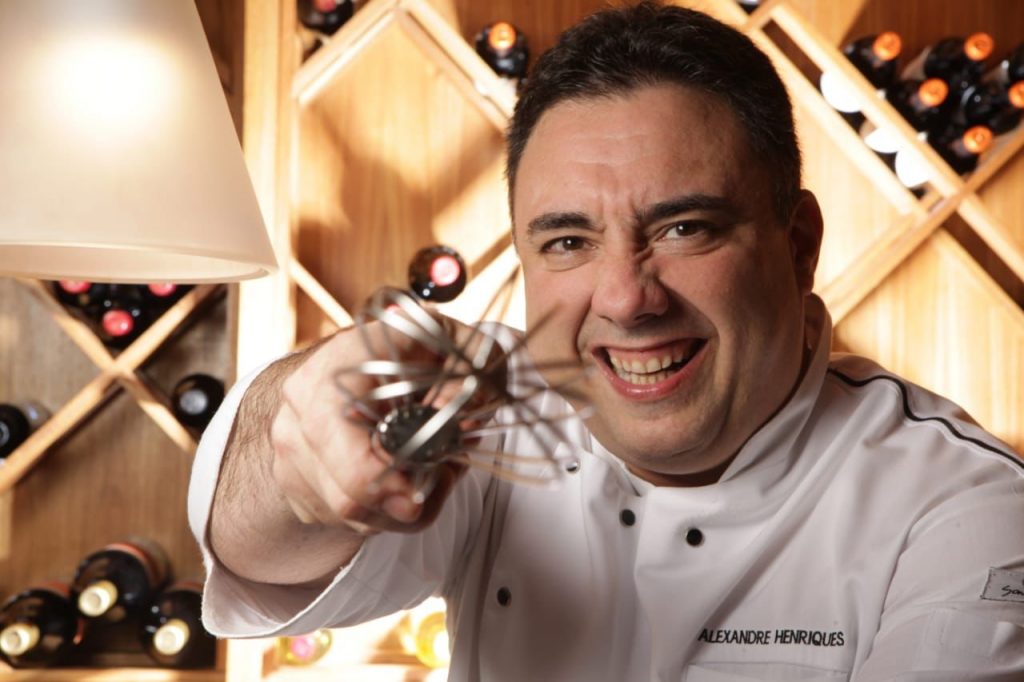 Conheça o chef que cozinha para as estrelas e é considerado o melhor do ...