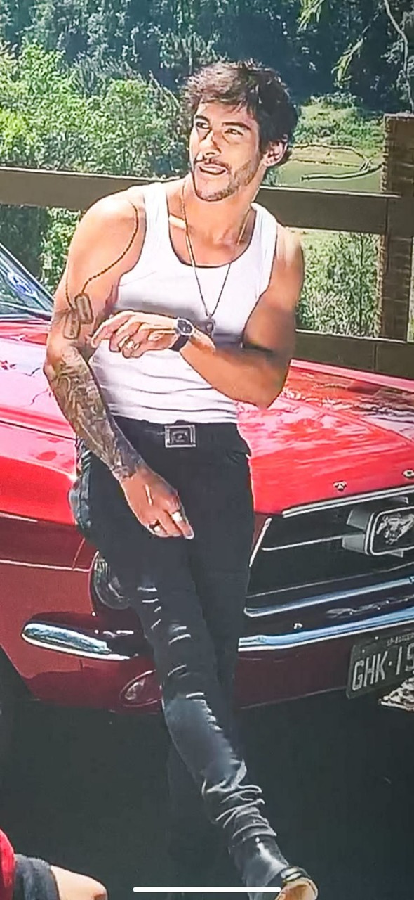 Novembro é marcado por lançamento de filme e single na carreira de Shia ...