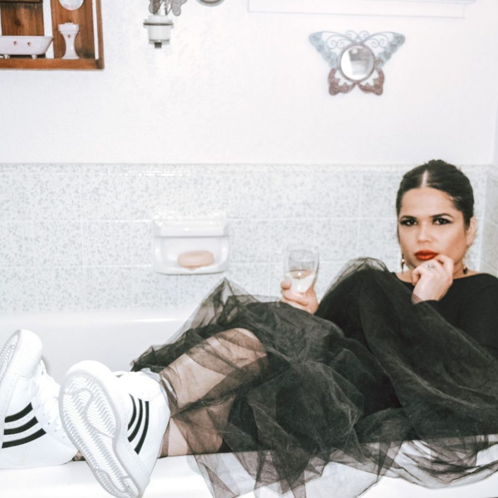 Edna Freeman prepara livro no estilo fantasia como a saga de ...