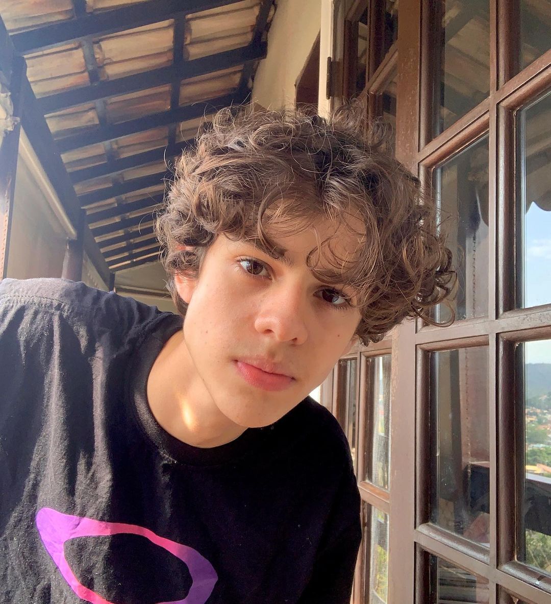 Após sucesso em reprise de ‘’Pega pega’’, ator Guilherme Cabral entra ...