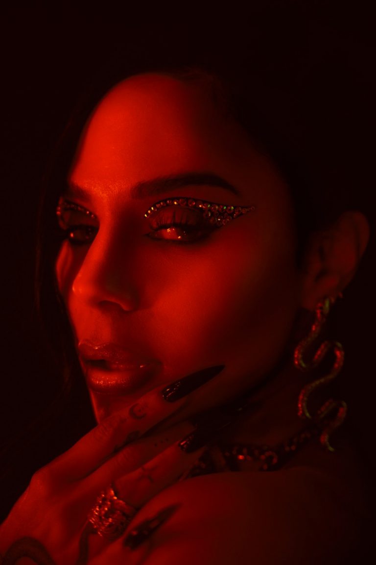 Conheça Izzy La Reina, brasileira radicada nos EUA que lança novo ...