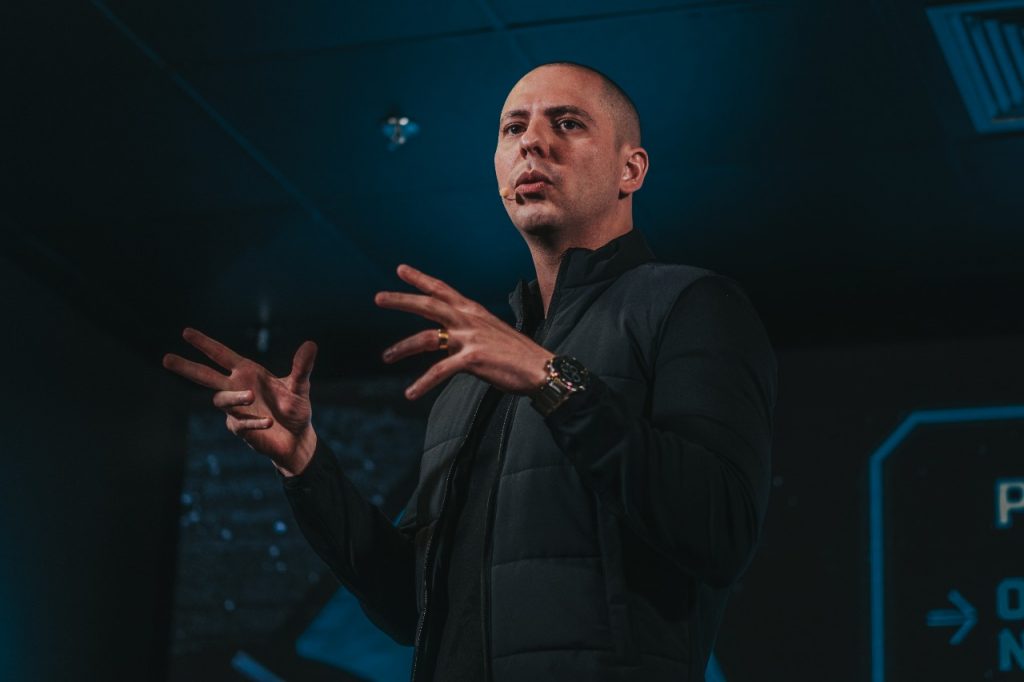 Gigante do Neuromarketing no Brasil, Prof. Gilberto Augusto cria metodologia de sucesso e fatura ...