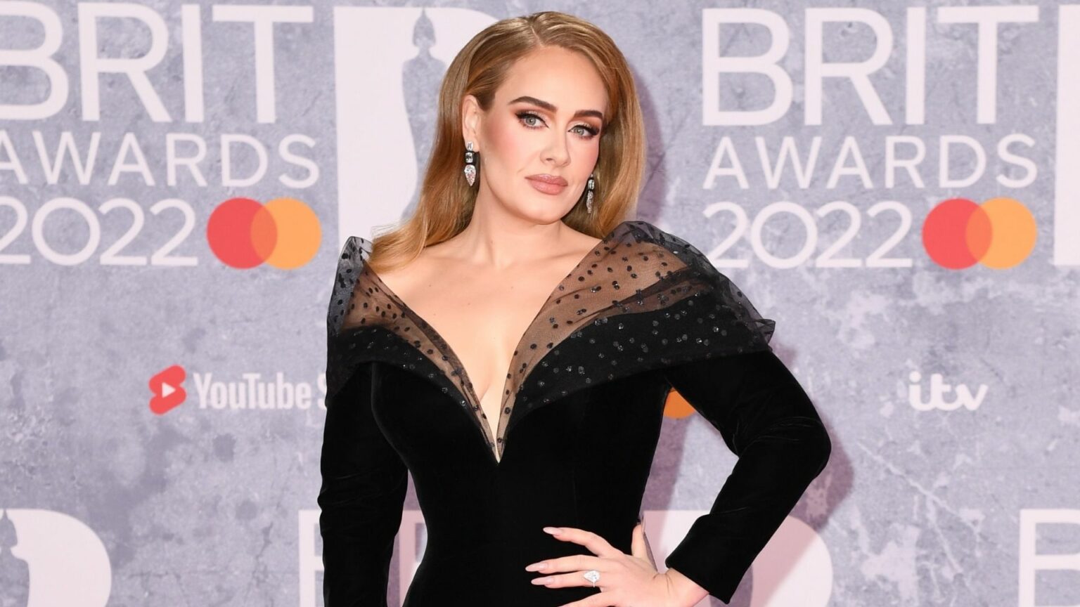 Adele manda um ‘fora Bolsonaro’ em show em Londres | Jornal de Brasília
