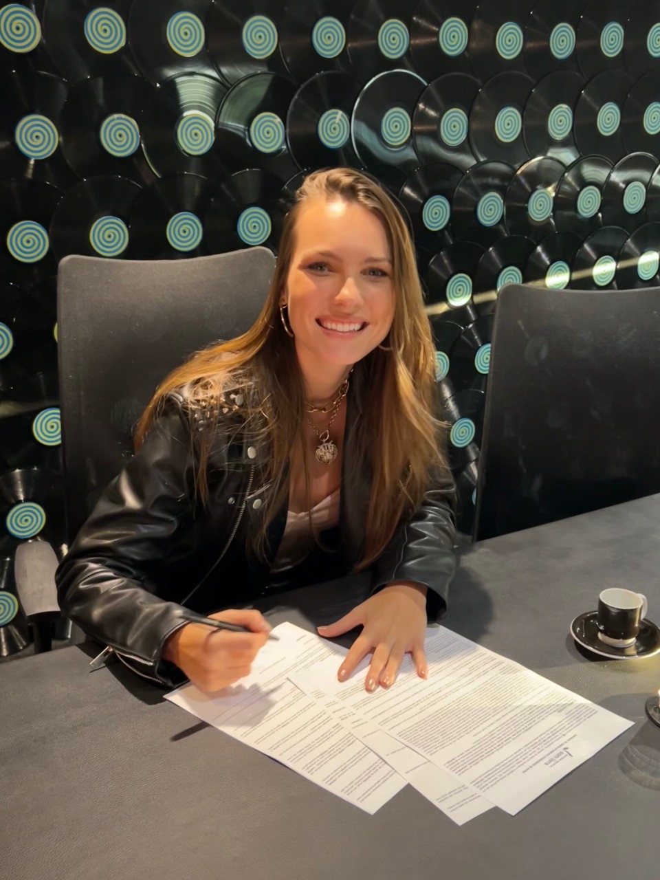 cantora Karla Gracie assina com a editora Som Livre | Jornal de Brasília