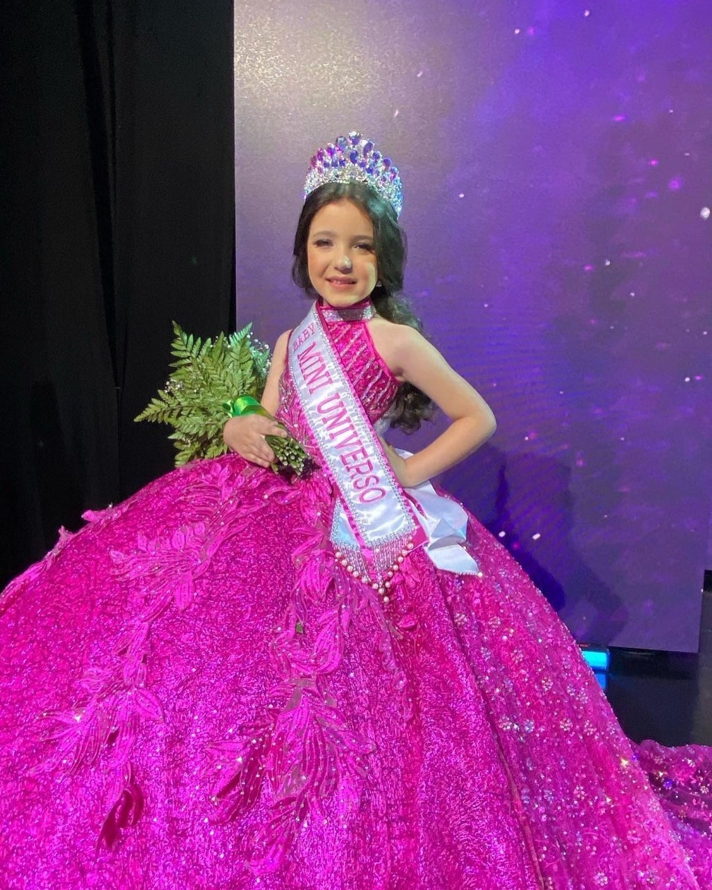 Título inédito para o Brasil: a nova Mini Miss Universo é uma goianinha ...