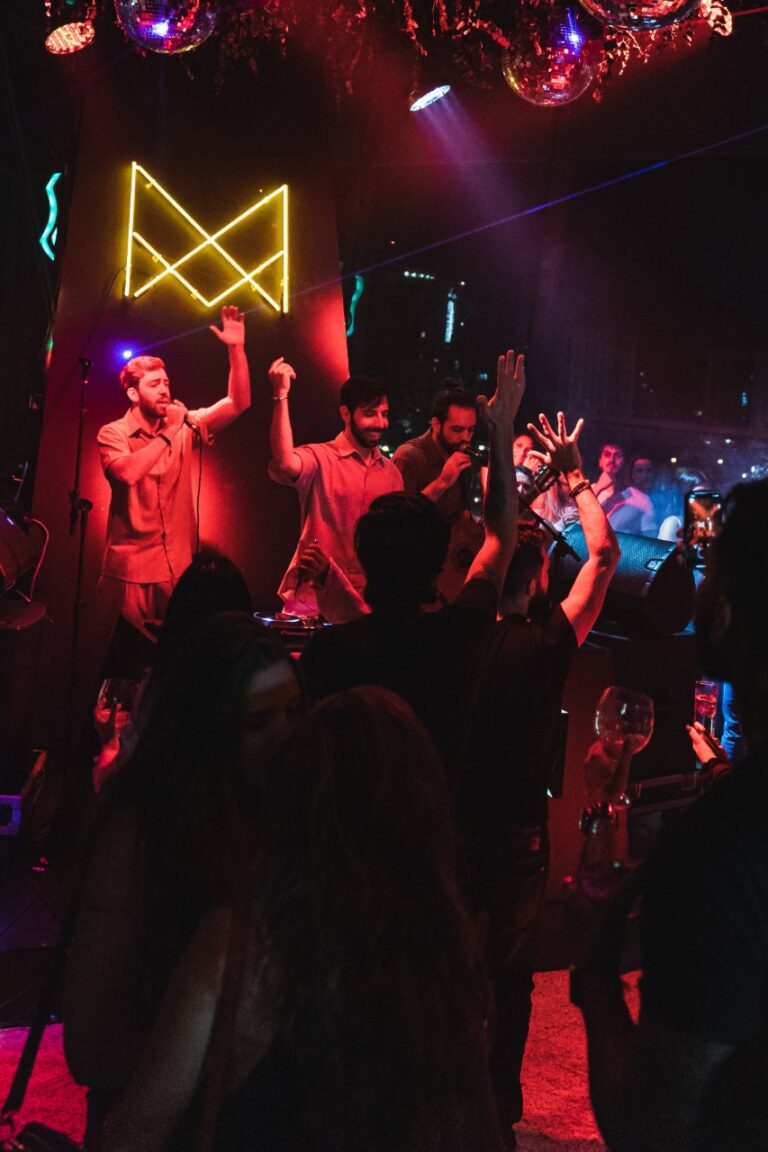 Rooftime desembarca em Brasília para show no Mezanino da Torre de TV ...