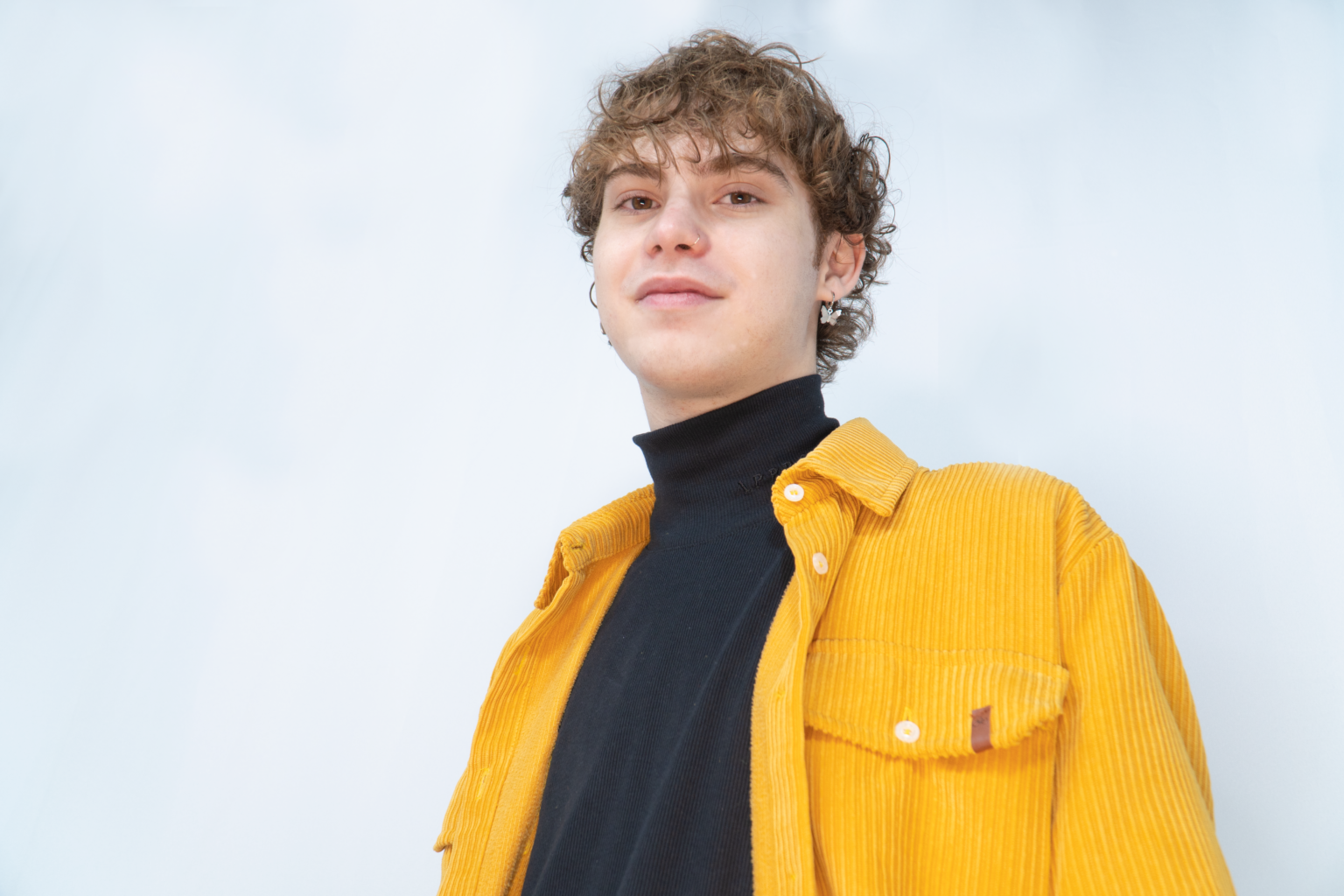 Lucas Andrade inicia nova fase da carreira com o single "Celular"