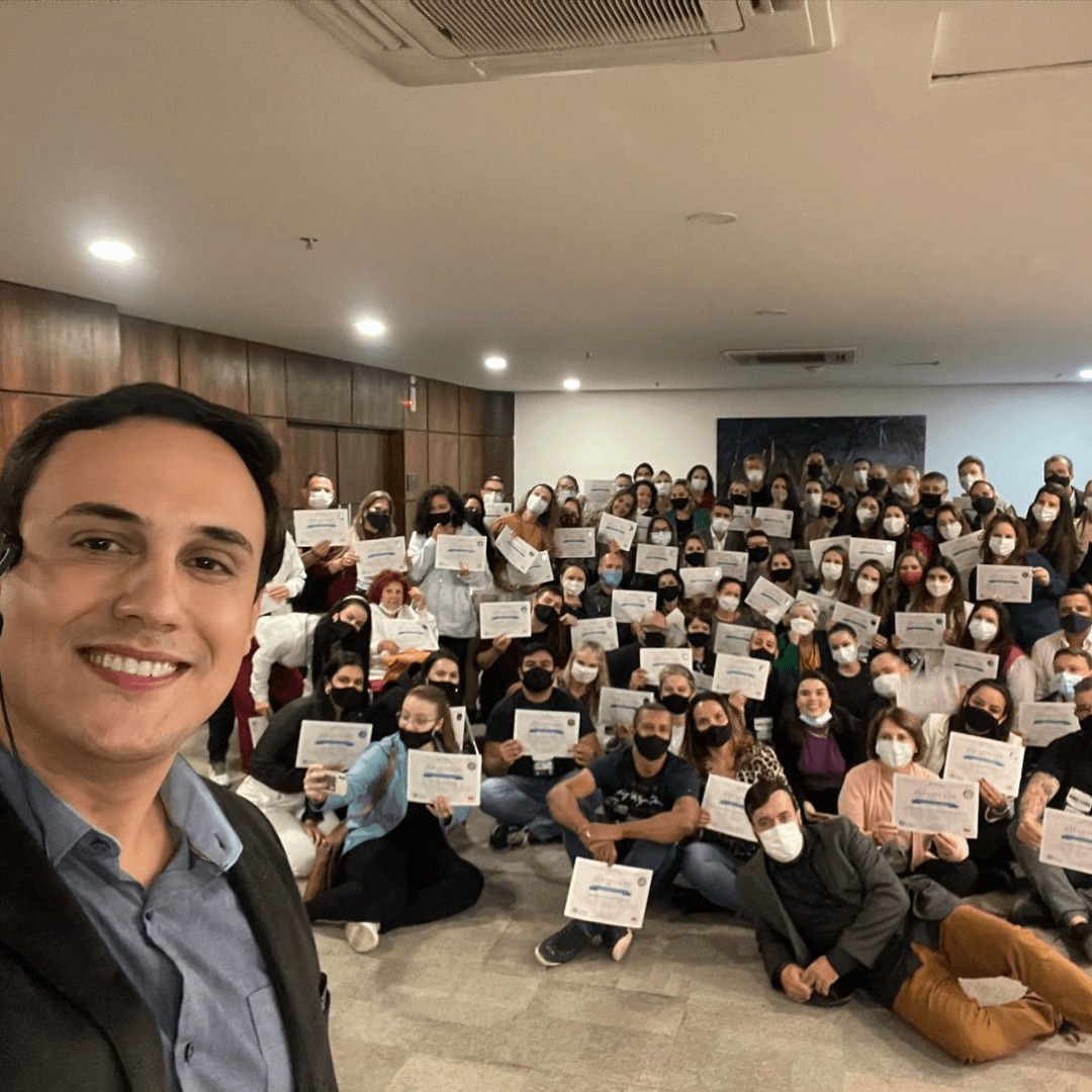 Lucas Naves é referência internacional no ensino da Hipnose Clínica ...