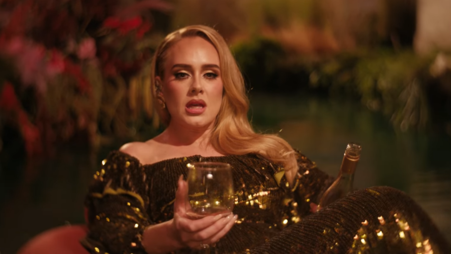 Adele revela em show que fazia terapia cinco vezes ao dia para superar ...