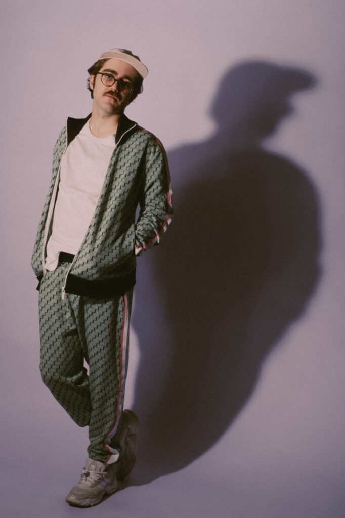 Trazendo referências da música urbana, deco., lança segundo single ...