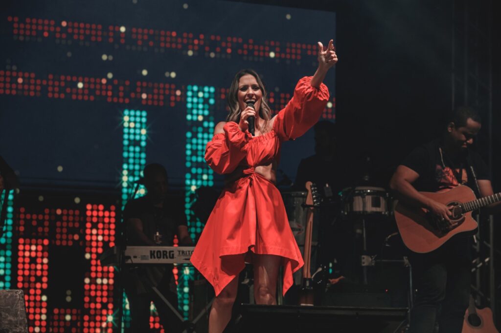 Jennifer Scheffer celebra mais de 1 milhão de visualizações em novos ...