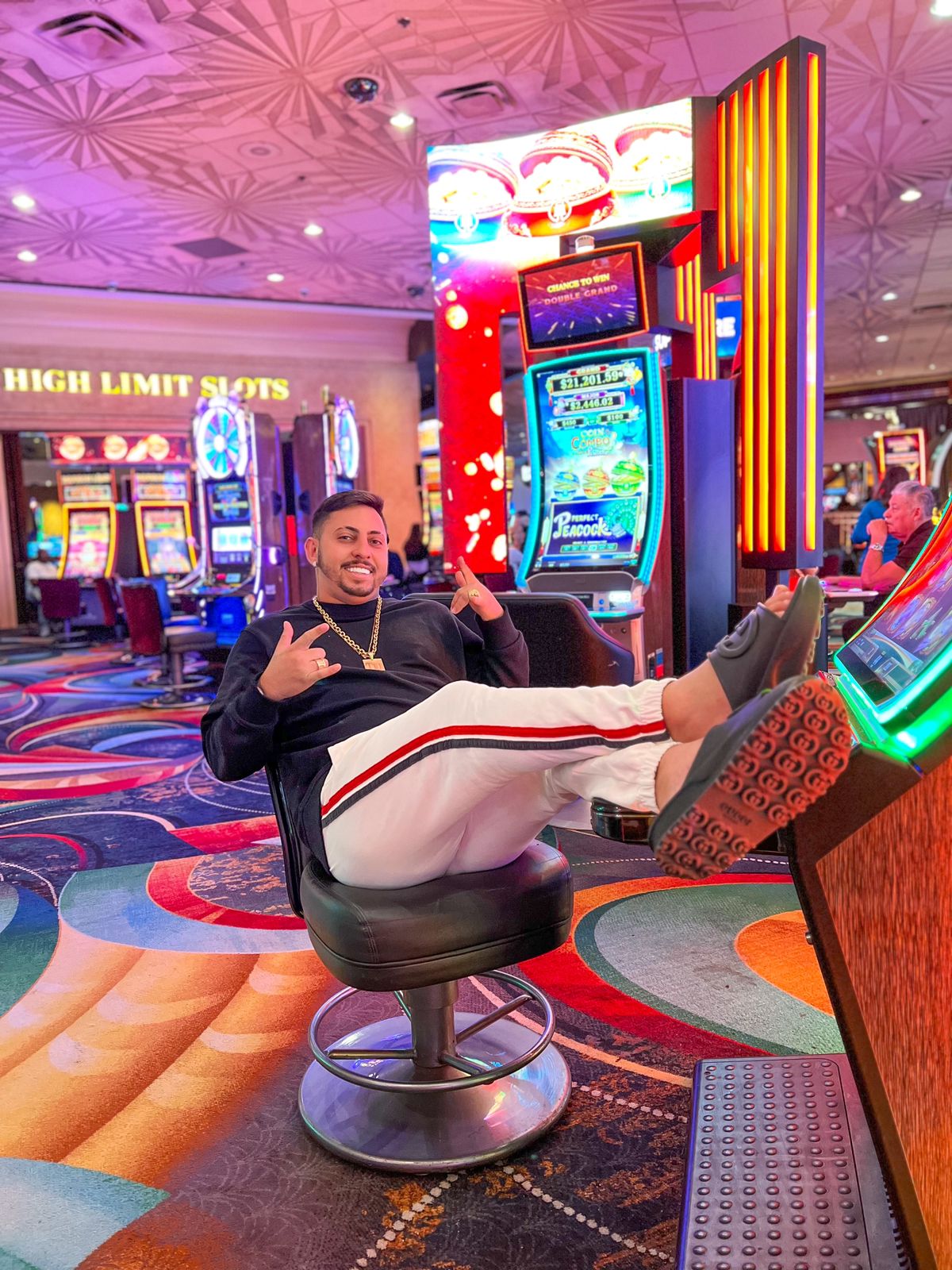 Influencer T10 fala sobre sua vida de luxo: “Estou curtindo” | Jornal ...