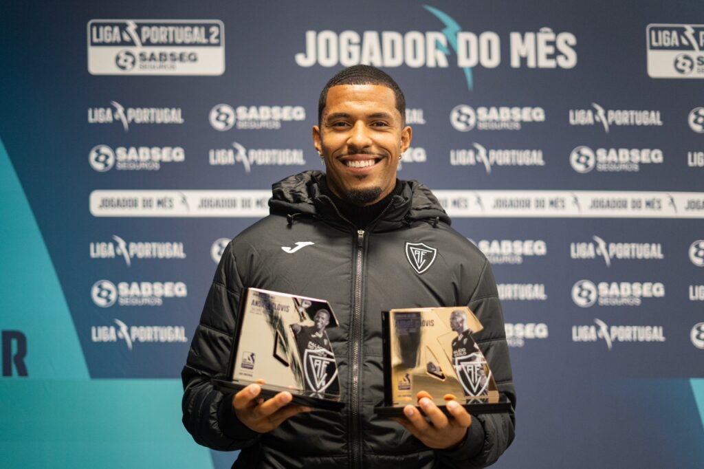 Atacante brasileiro, André Clóvis, é eleito o melhor jogador da segunda ...