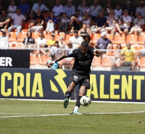 Atacante brasileiro, André Clóvis, é eleito o melhor jogador da segunda ...