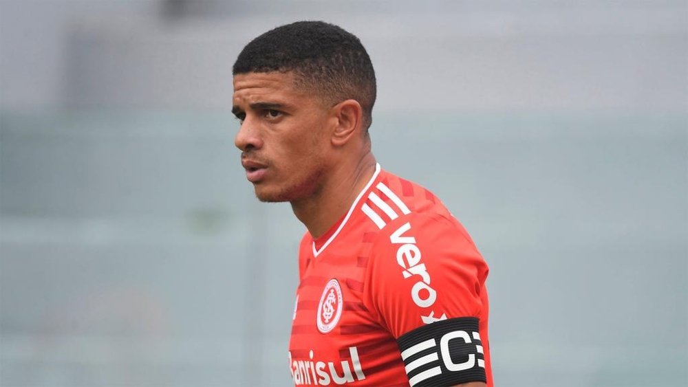 Taison e Internacional rescindem contrato e meia voltará ao exterior ...