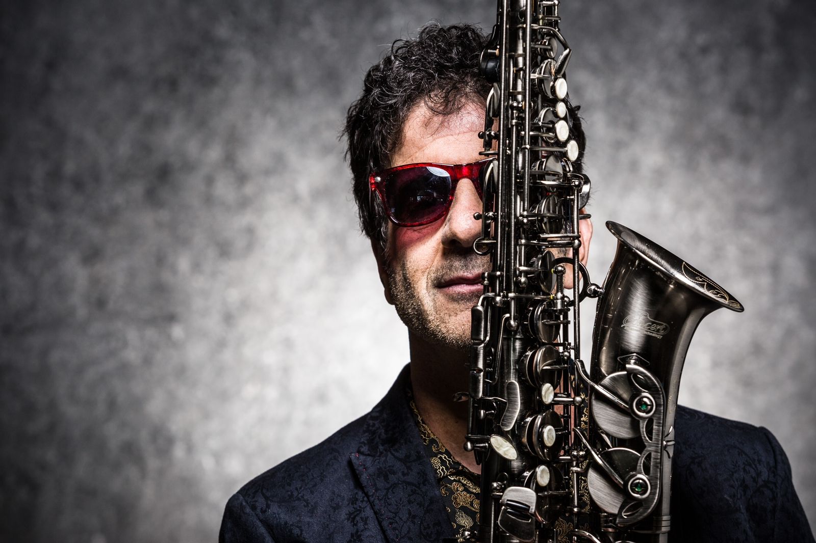 Ao comemorar 40 anos de carreira, o ex-Kid Abelha George Israel lança ...