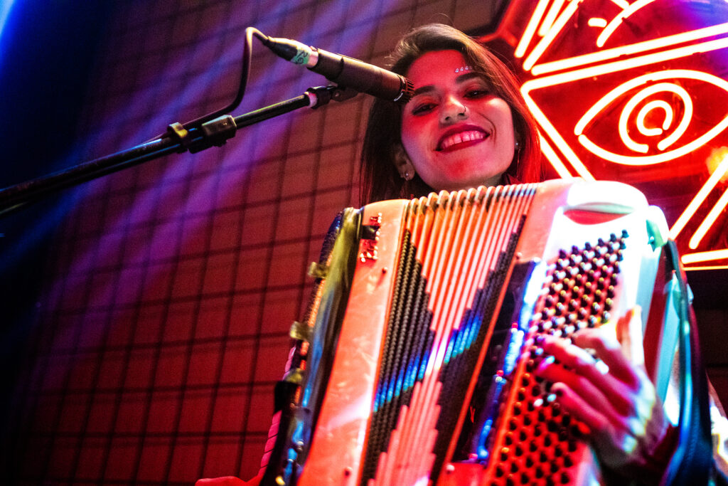 Sanfoneira Paula Vidal realiza evento para recuperar instrumento ...