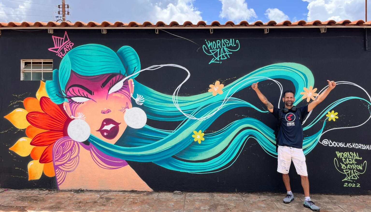 Grafite: artista visual ressignifica o cenário urbano do P Sul com as cores da cidadania ...