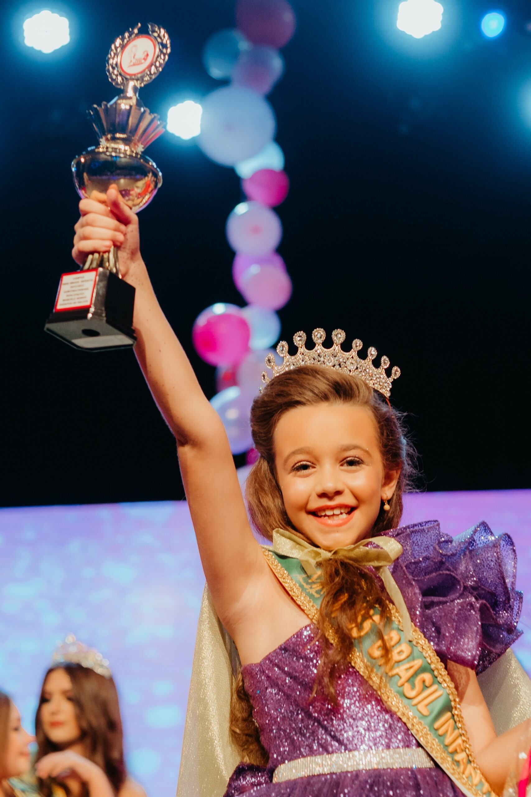 Cecília Azenha de apenas 8 anos vence o Miss Brasil Infantil e ...