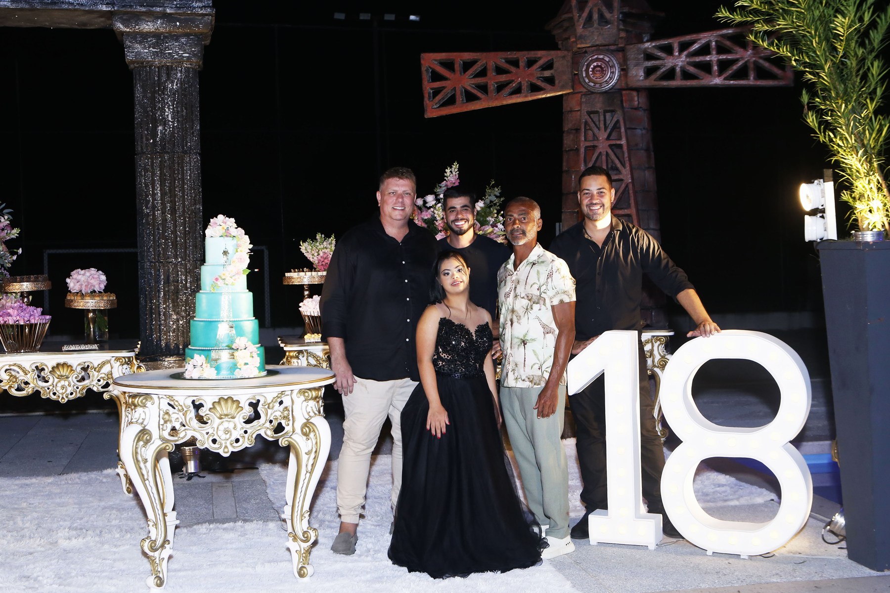 Romário festeja os 18 anos da filha Ivy com evento inspirado em Paris ...