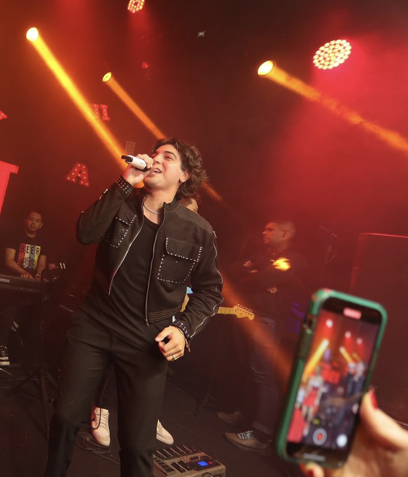 Flor Rueda ganha festa de aniversário com show do cantor Nattanzinho ...