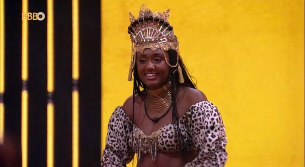 De última hora? Web critica decoração da festa da líder Sarah | Jornal ...