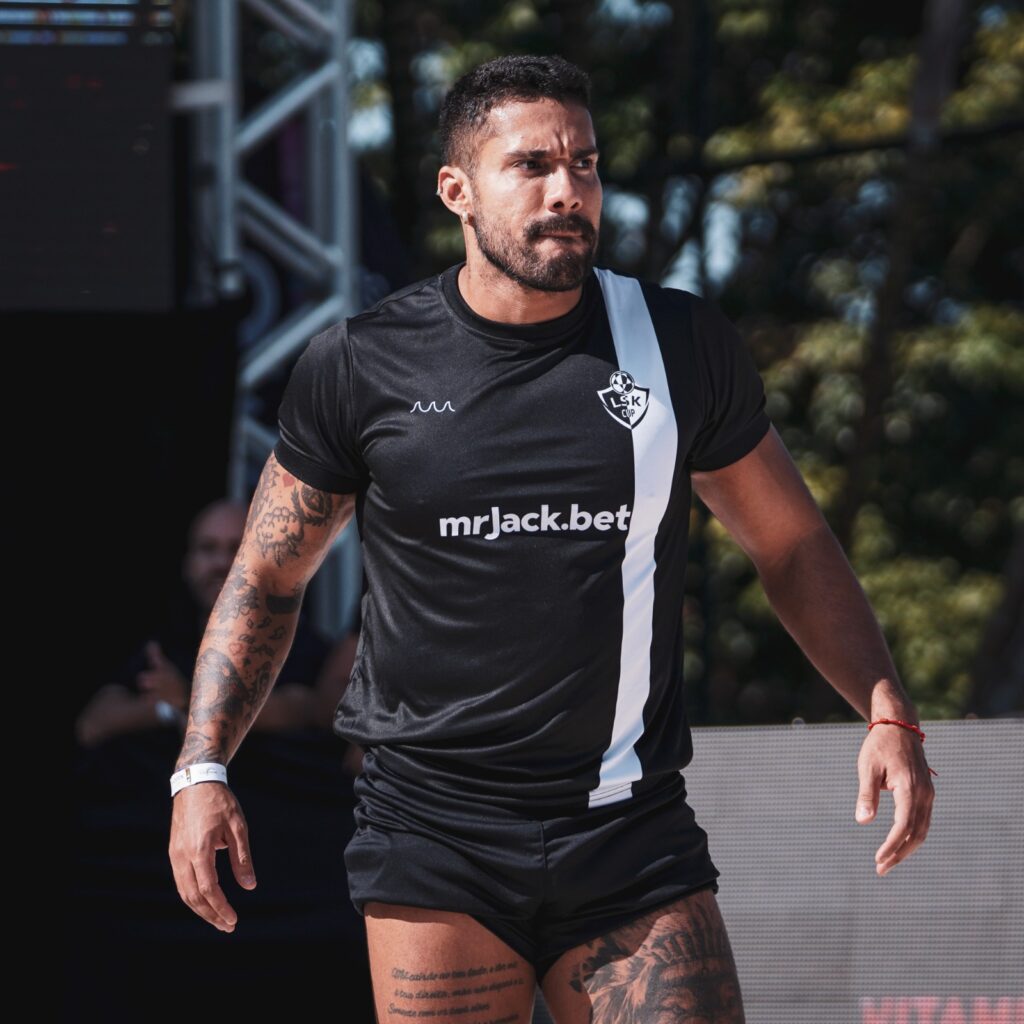 Bil Araújo, ex-participante de reality shows, brilha e conquista o título de atleta destaque na ...