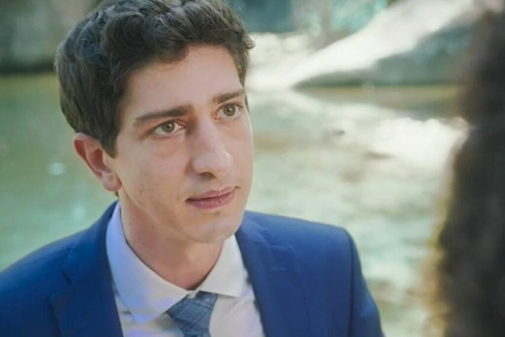 “Tentando nos encaixar em coisas inalcançáveis”, diz Johnny Massaro ...