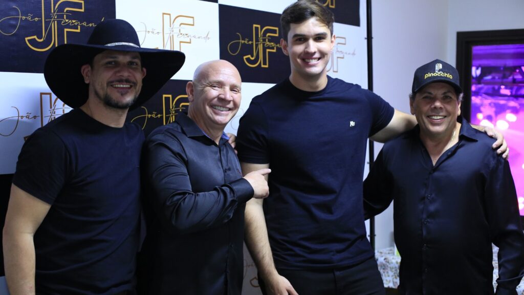 João Fernando, o novo cantor da cena sertaneja, agita Brasília com a ...