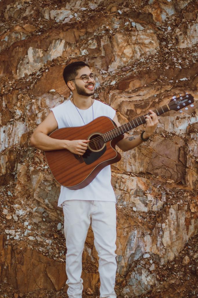 Nathan Carvalho revela a identidade brasileira e o amor em seu novo EP ...