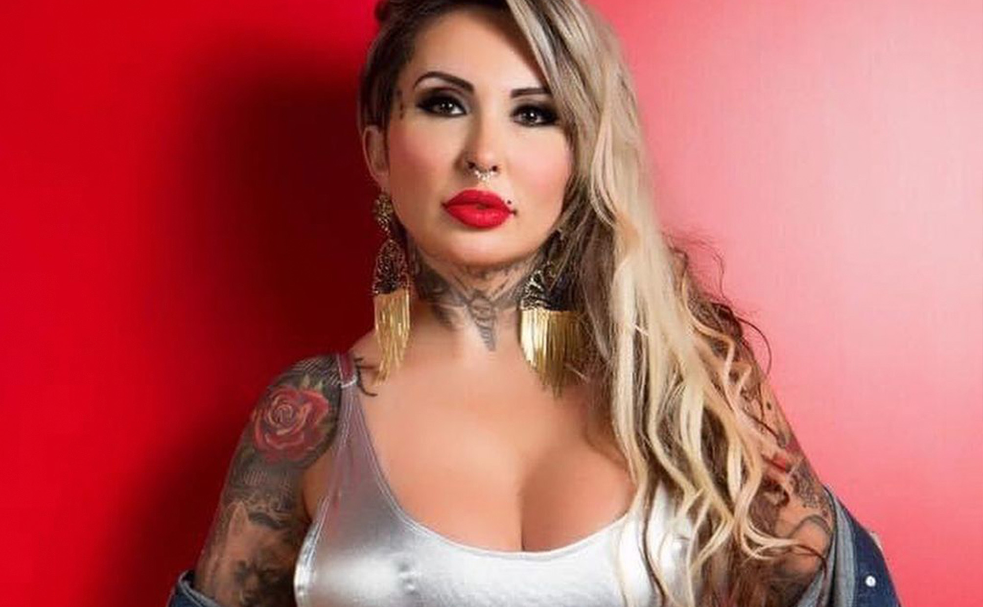 Sabrina Boing Boing faz tatuagem no ânus de Andressa Urach: “Simbolizando tudo que eu amo ...