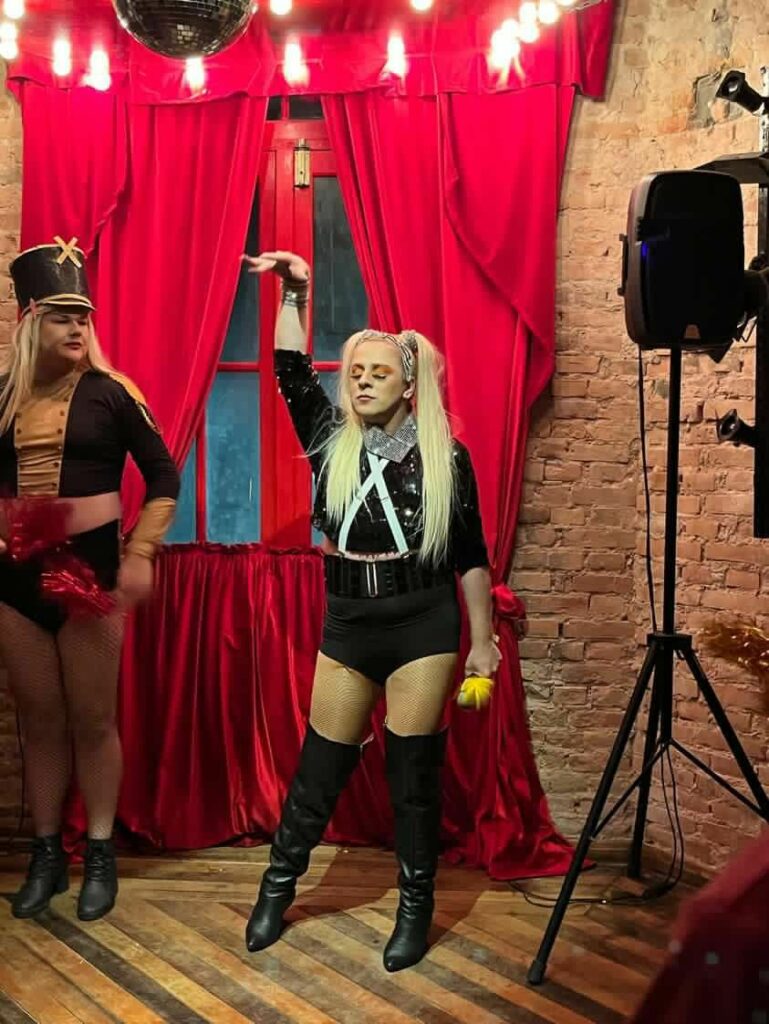 Rodrigo Apresentador brilha na Casa Frisson em Florianópolis em ...