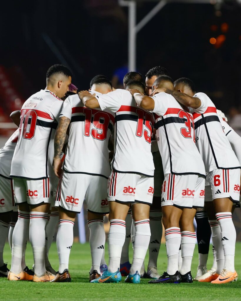São Paulo cria, para no goleiro e na trave, vê Fortaleza ser letal ...