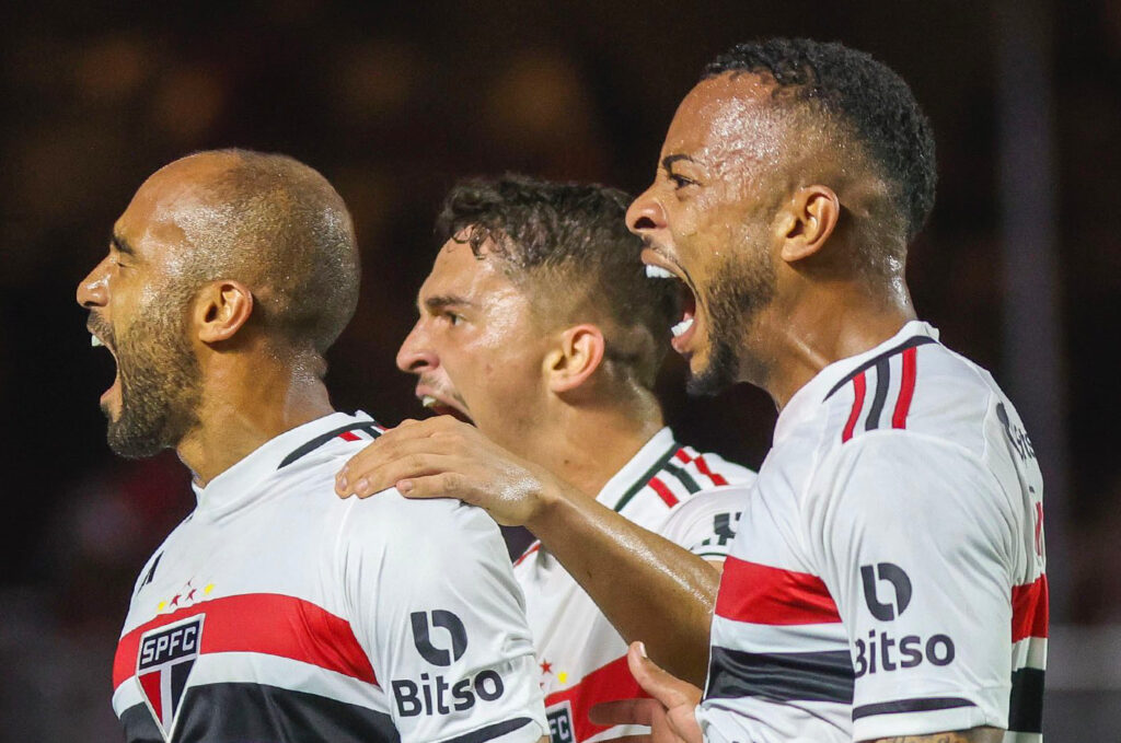 Calleri marca duas vezes e São Paulo bate o Corinthians de virada no ...