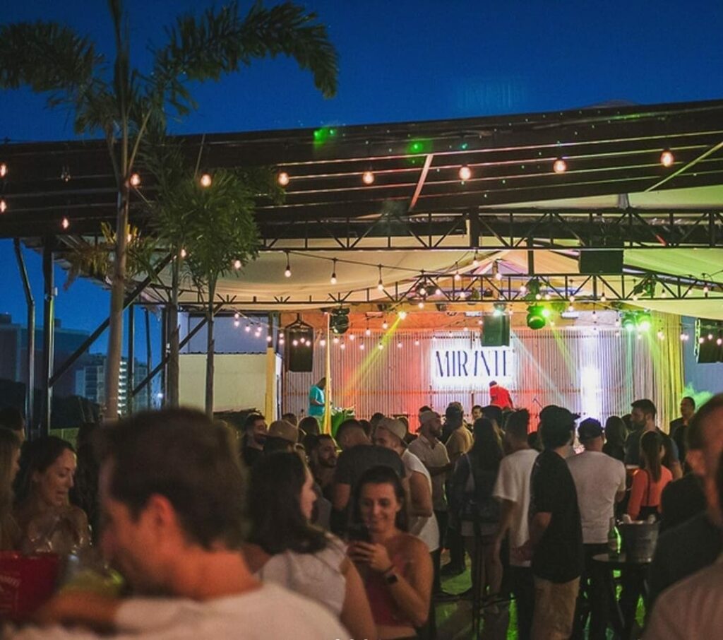 Revelação e Top Samba agitam noite no Mirante Espéria em São Paulo ...