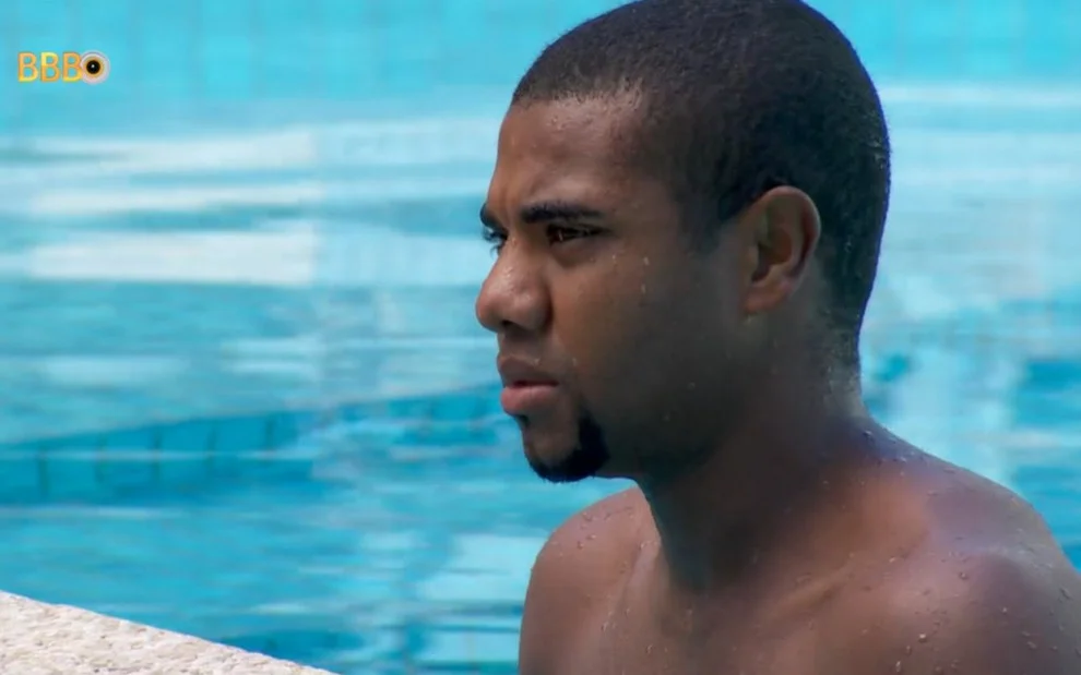 BBB 24: Após ser chamado no confessionário e o áudio vazar, Davi curte piscina e seguirá no jogo ...