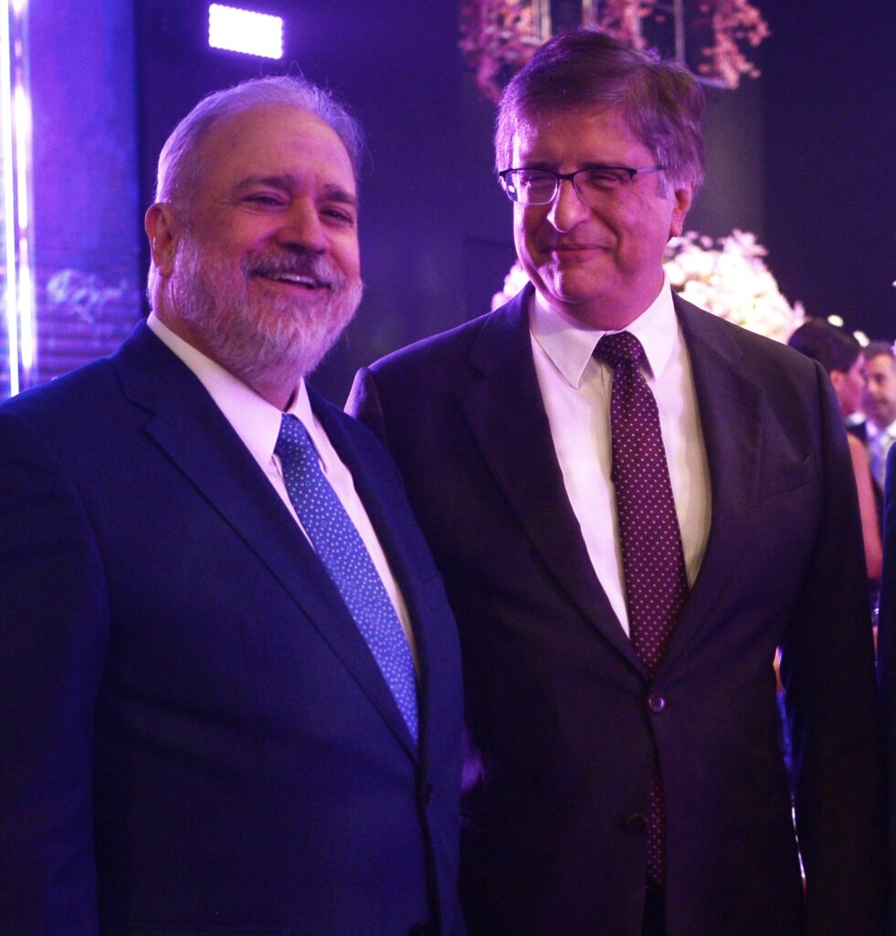 Maria Fernanda Osório reúne autoridades em sua celebração de 15 anos ...