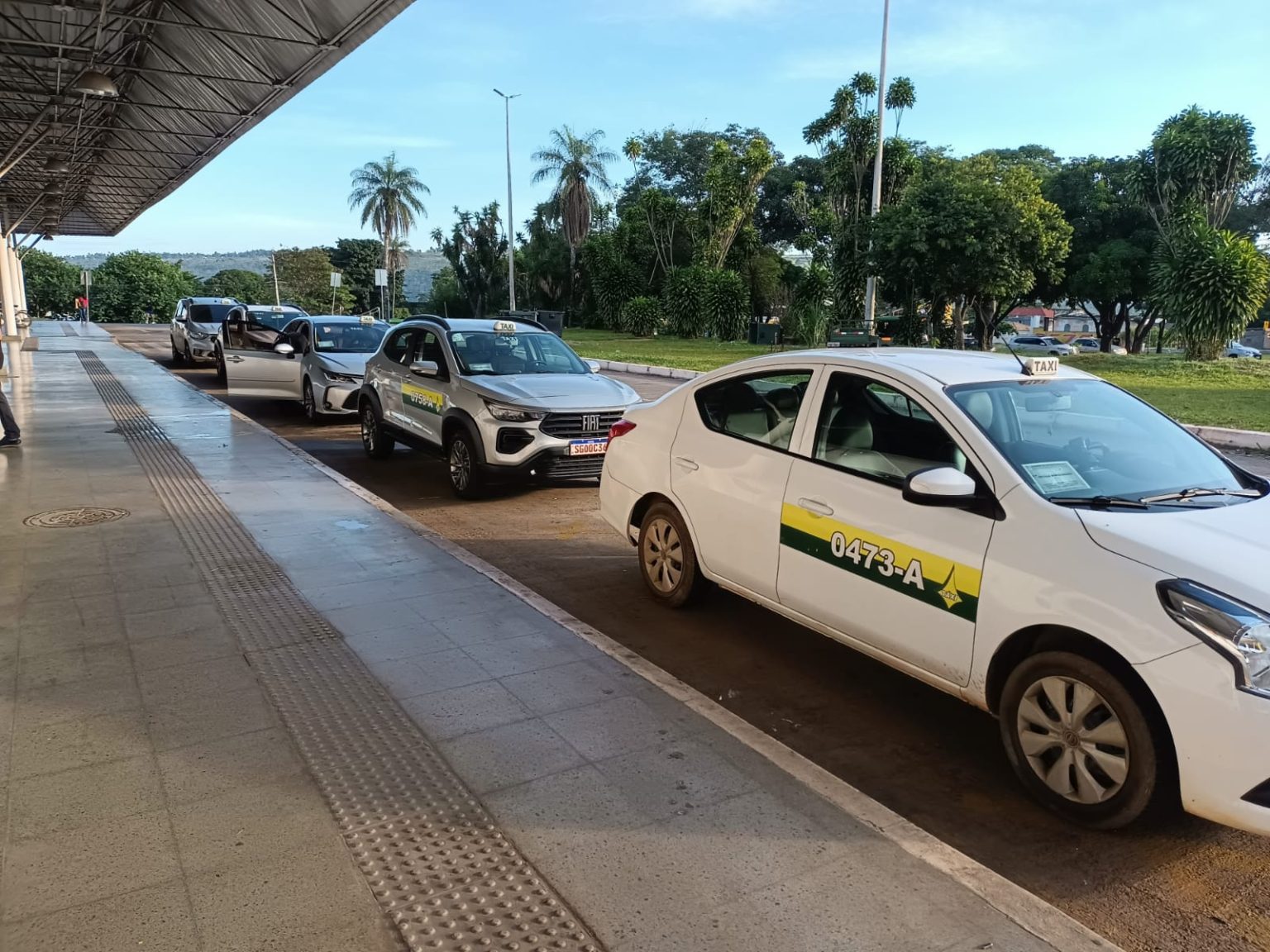 Operação Táxi Legal fiscaliza 350 veículos e orienta profissionais ...