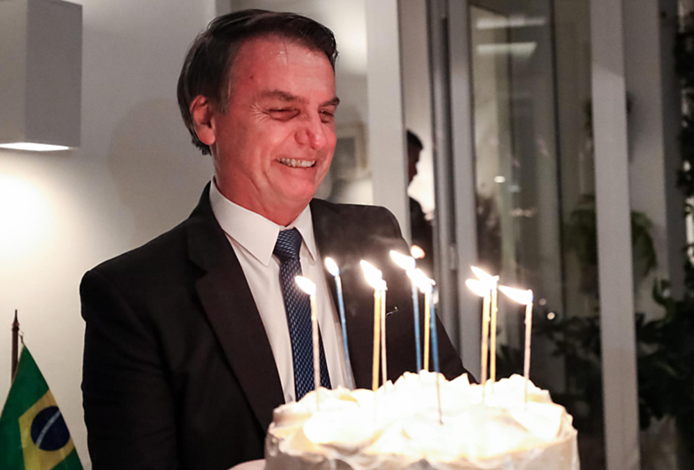 Completando 69 anos, Jair Bolsonaro brinca com sua idade | Jornal de ...