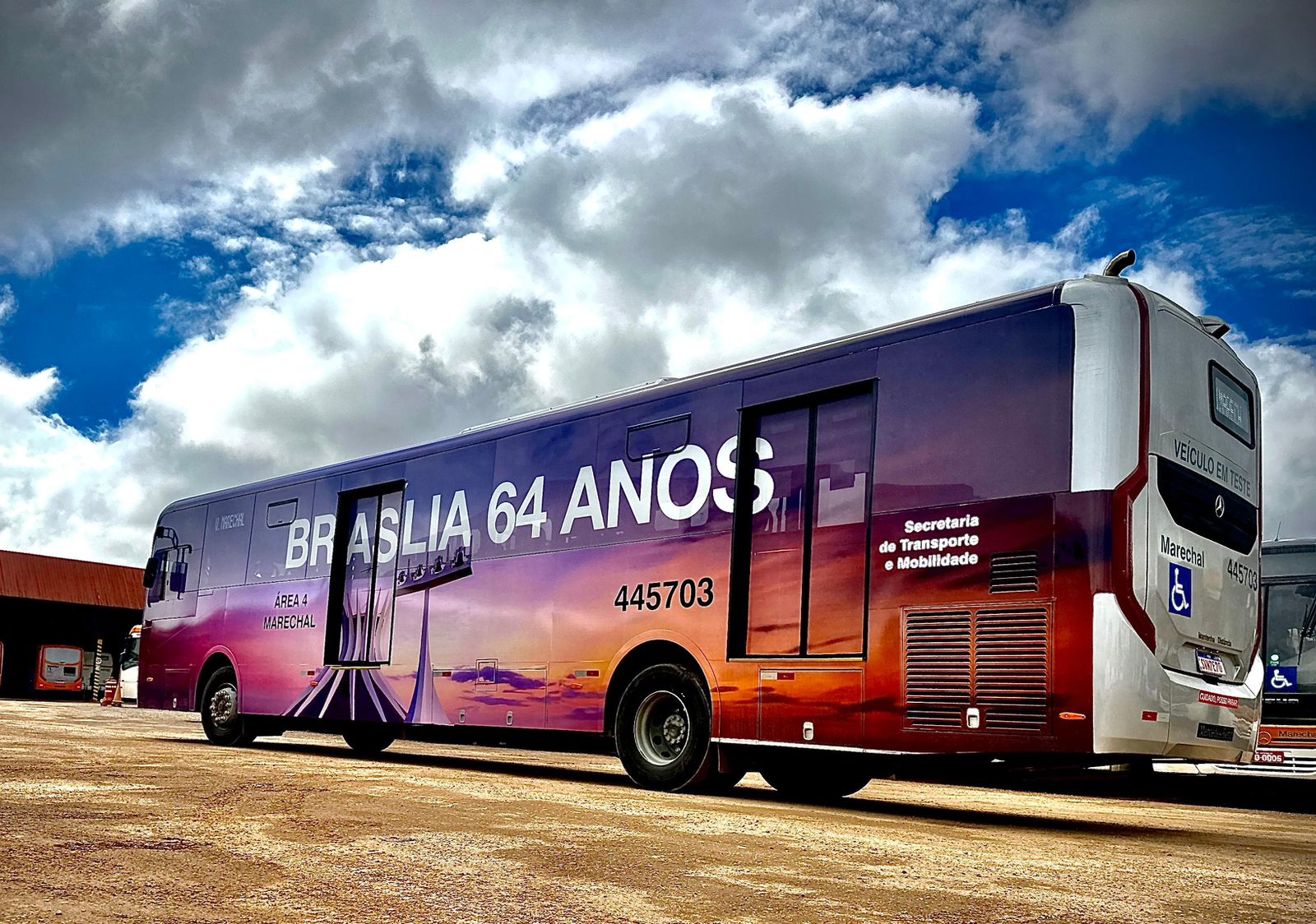 64 BSB: Empresa de ônibus faz homenagem à Brasília | Jornal de Brasília